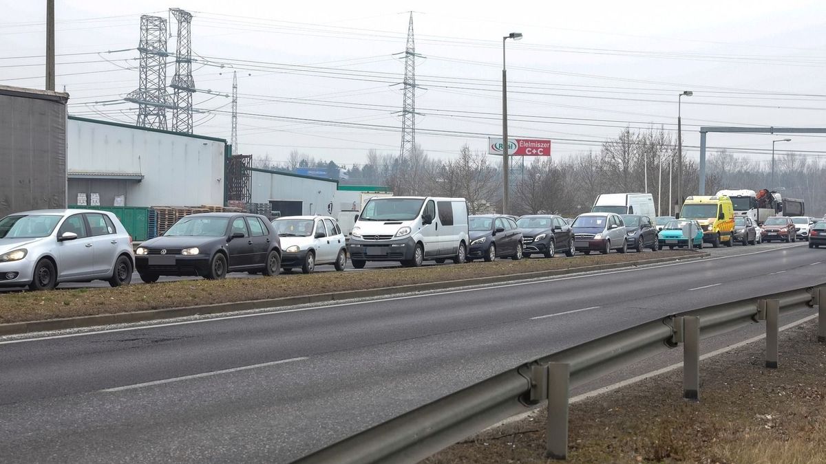 M3-as autópálya: beállt a forgalom, kilométeres a kocsisor