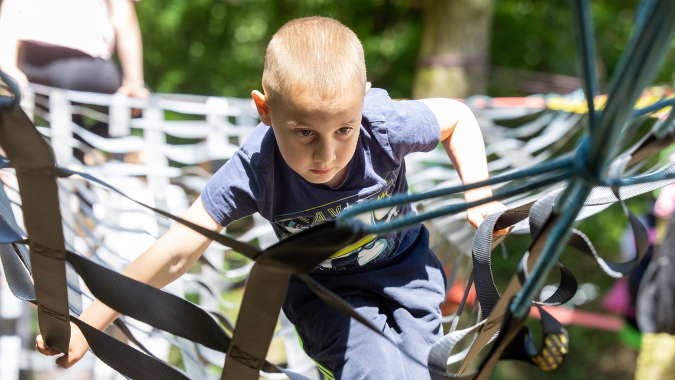 Mesék világába csöppentek a kicsik a salgótarjáni gyermeknapon