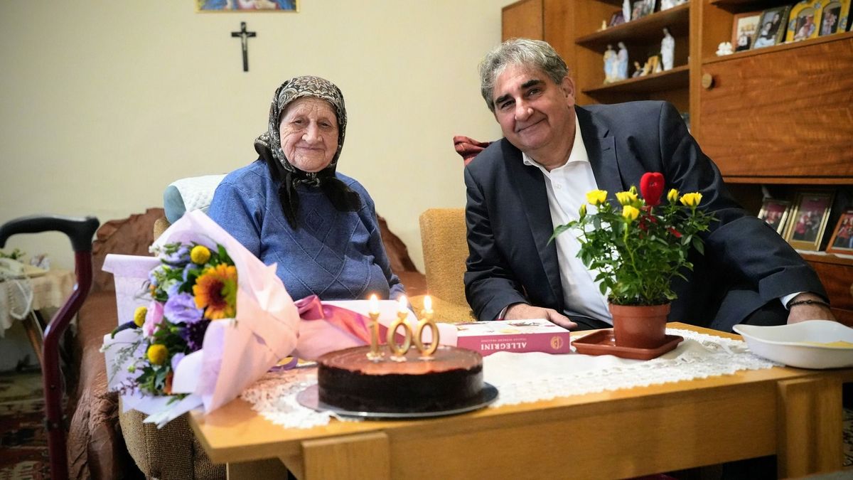 Százéves lett Nógrád egyik legidősebb asszonya – fotókon a köszöntés pillanatai