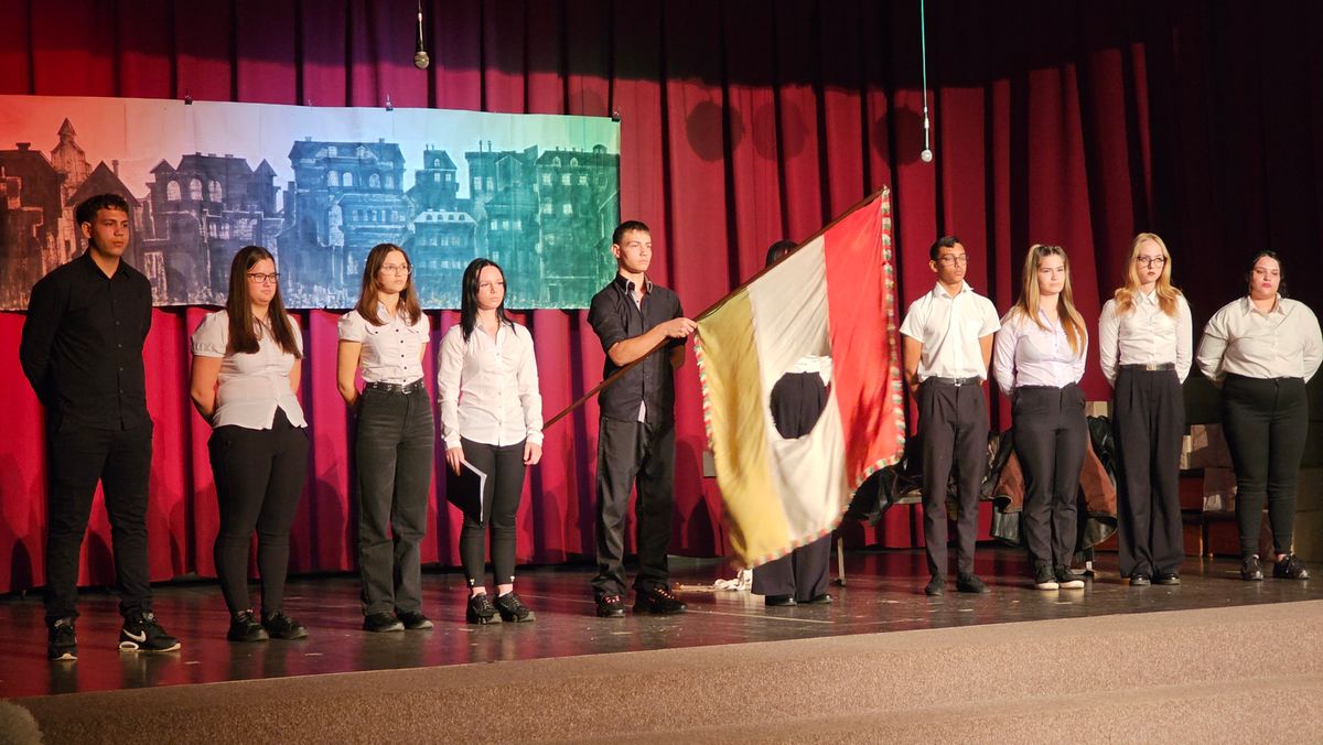 Október 23-a alkalmából az 1956-os forradalom hőseire emlékeztek ...