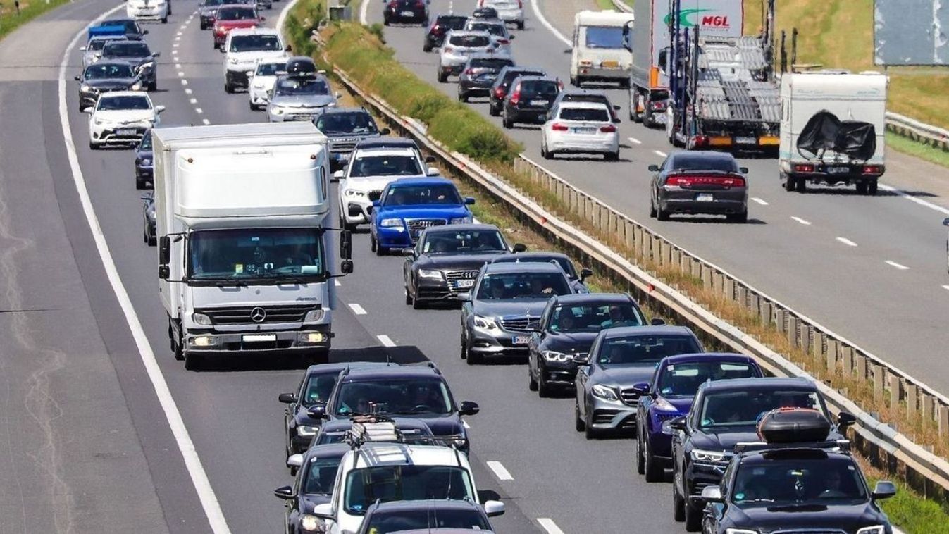M3-as autópálya: parkolóvá válik a sztráda péntek délután