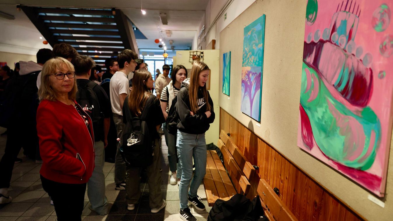 Festménykiállítással mutatkozott be Molnár Zsanett Salgótarjánban