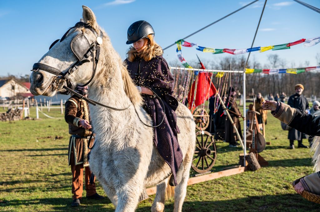 Rejtélyes lovasok tűntek fel a sűrű ködben Nógrádban – fotókkal