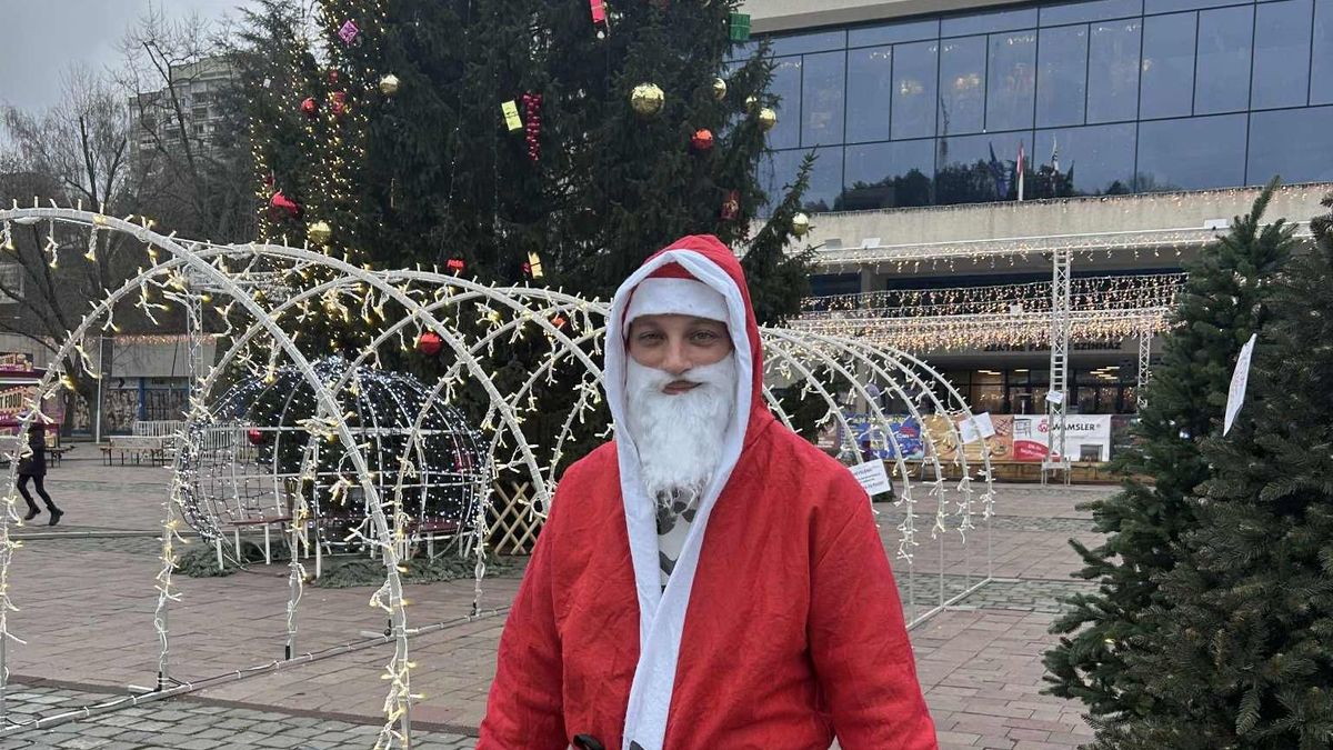 Adakozás Salgótarjánban: így járta az utcákat a gerilla Mikulás!