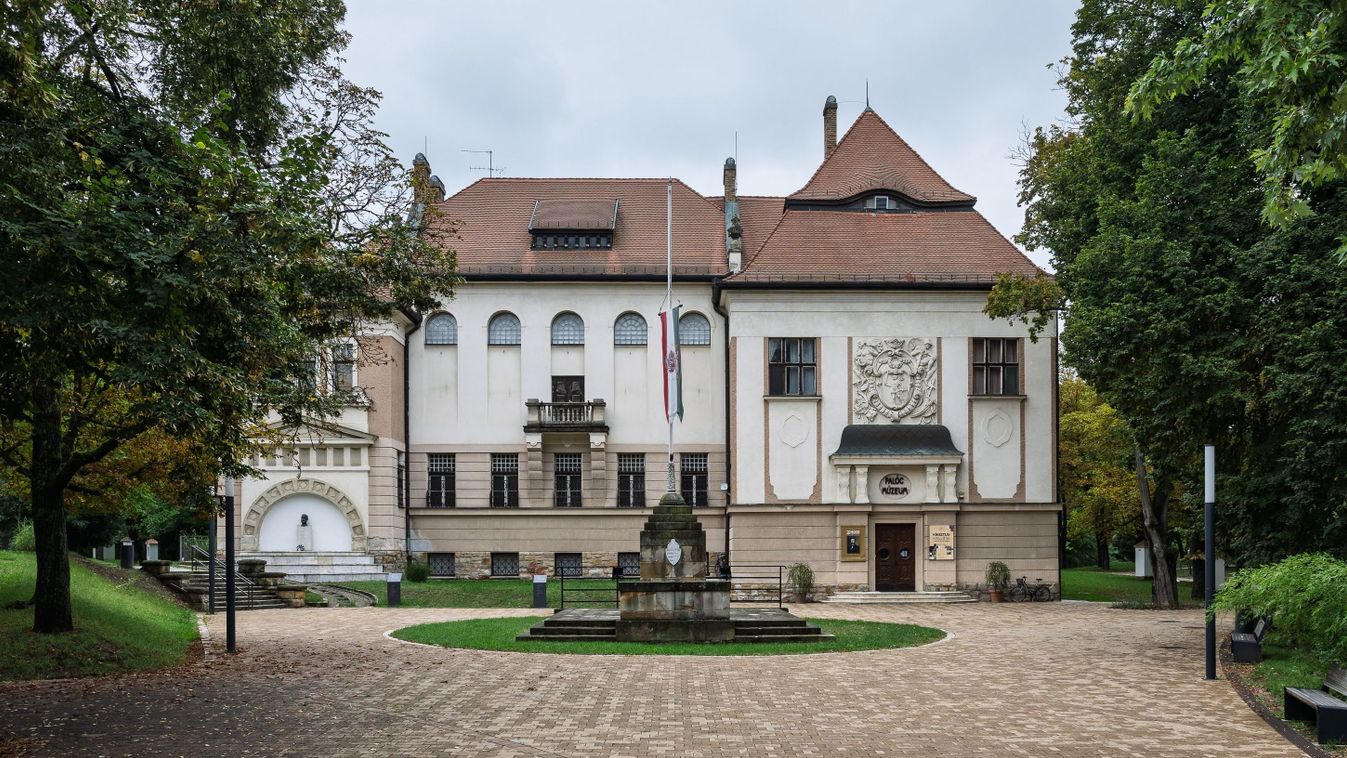 Nemzetegyesítés címerekkel: Pécsi L. Dániel életművéből nyílt kiállítás ...