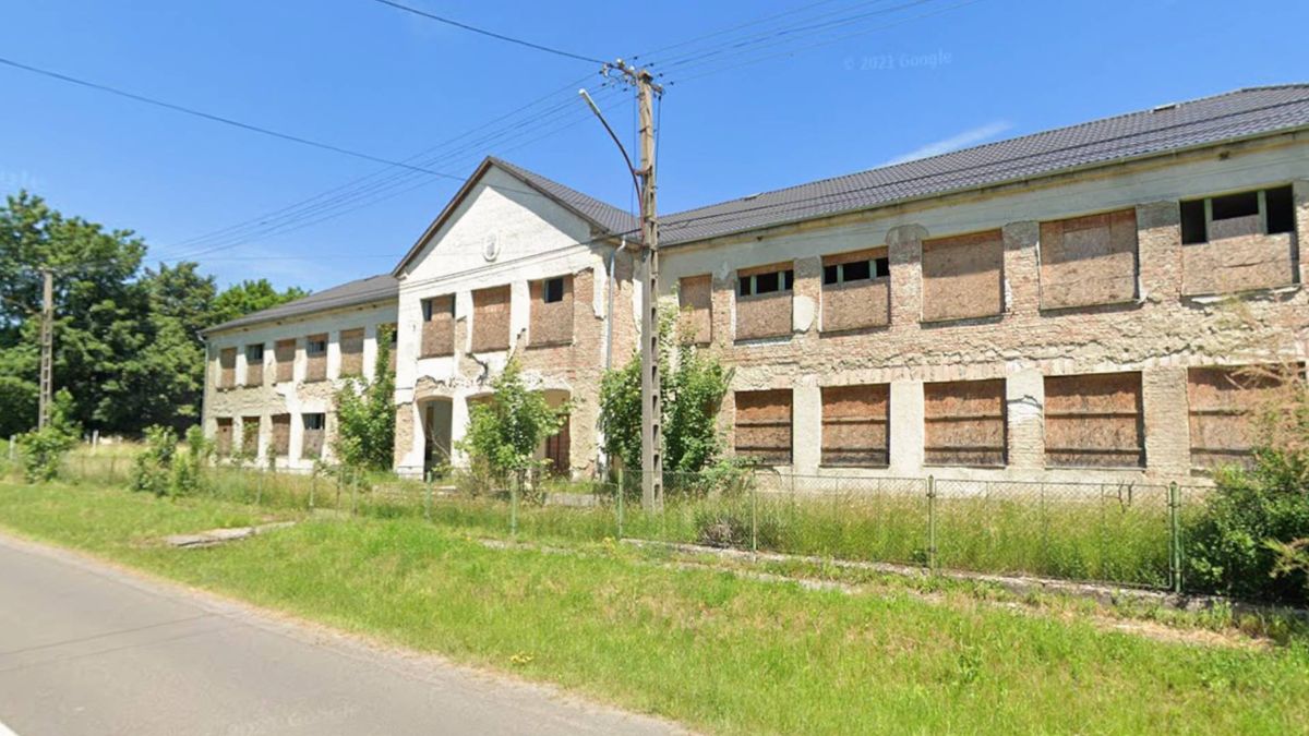 Üres épület: több száz millióért árulják a felújított zagyvarónai iskolát