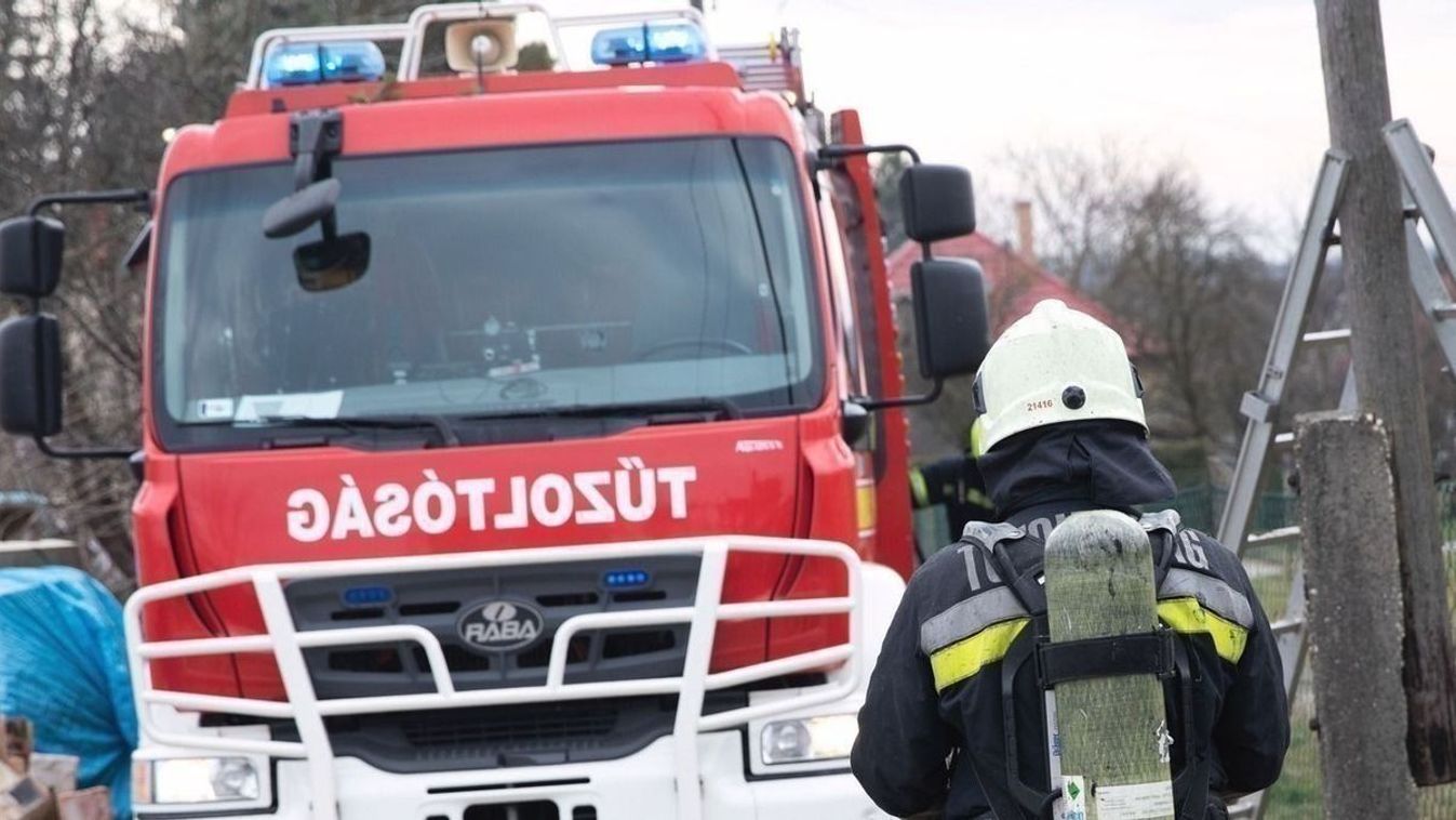 Lángolt a felhalmozott hulladék a nógrádi településen