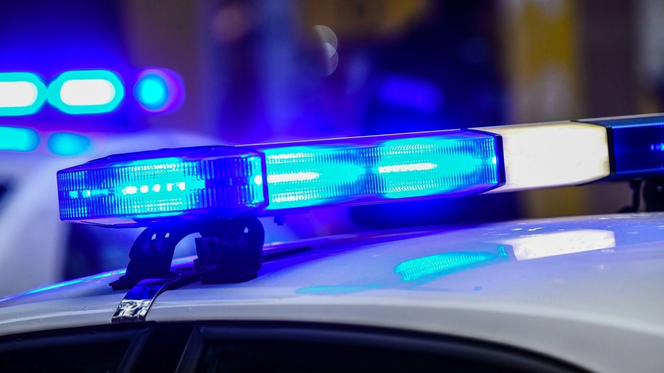 Kamion és autó karambolozott az M3-ason